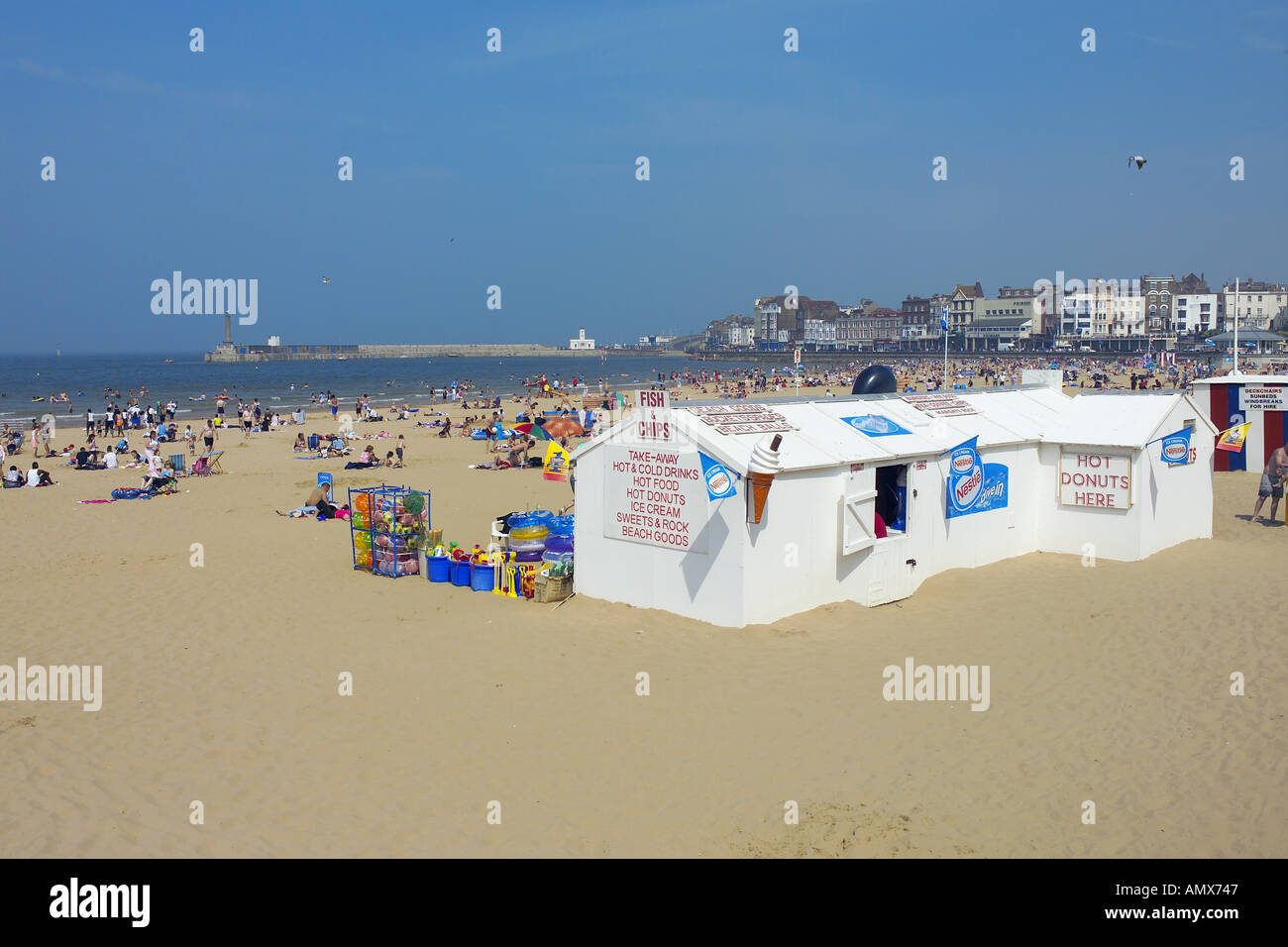 Margate beach summer hi-res stock photography and images - Alamy