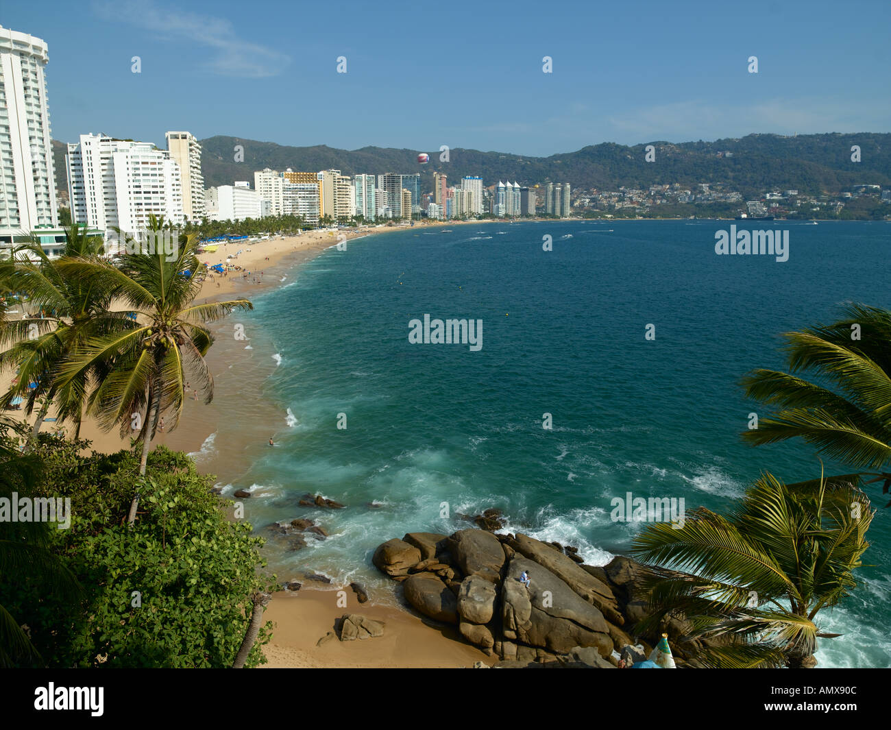 Palm trees beach acapulco mexico hi-res stock photography and images ...