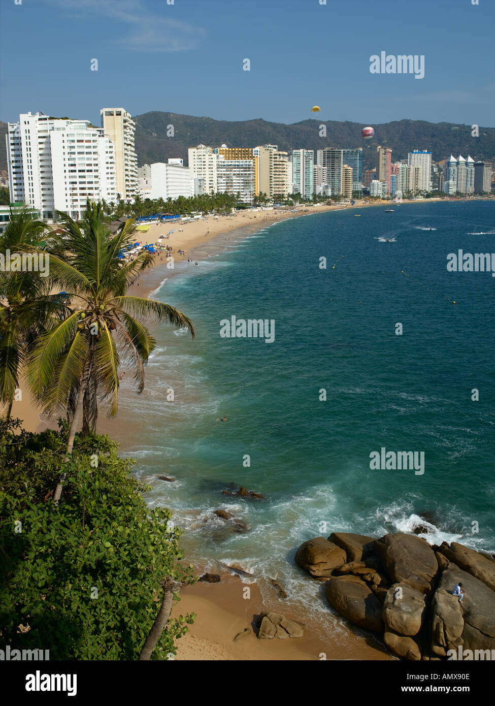 Palm trees beach acapulco mexico hi-res stock photography and images ...