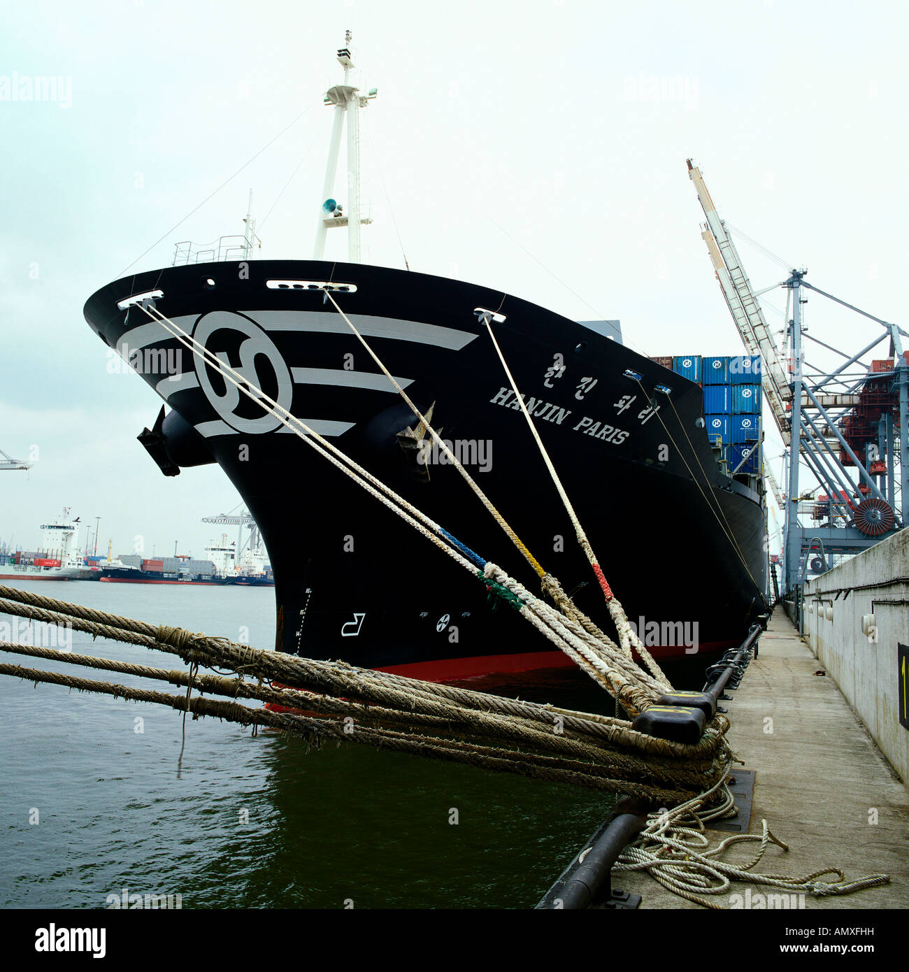 Ships shipping entrance harbour hi-res stock photography and images - Alamy