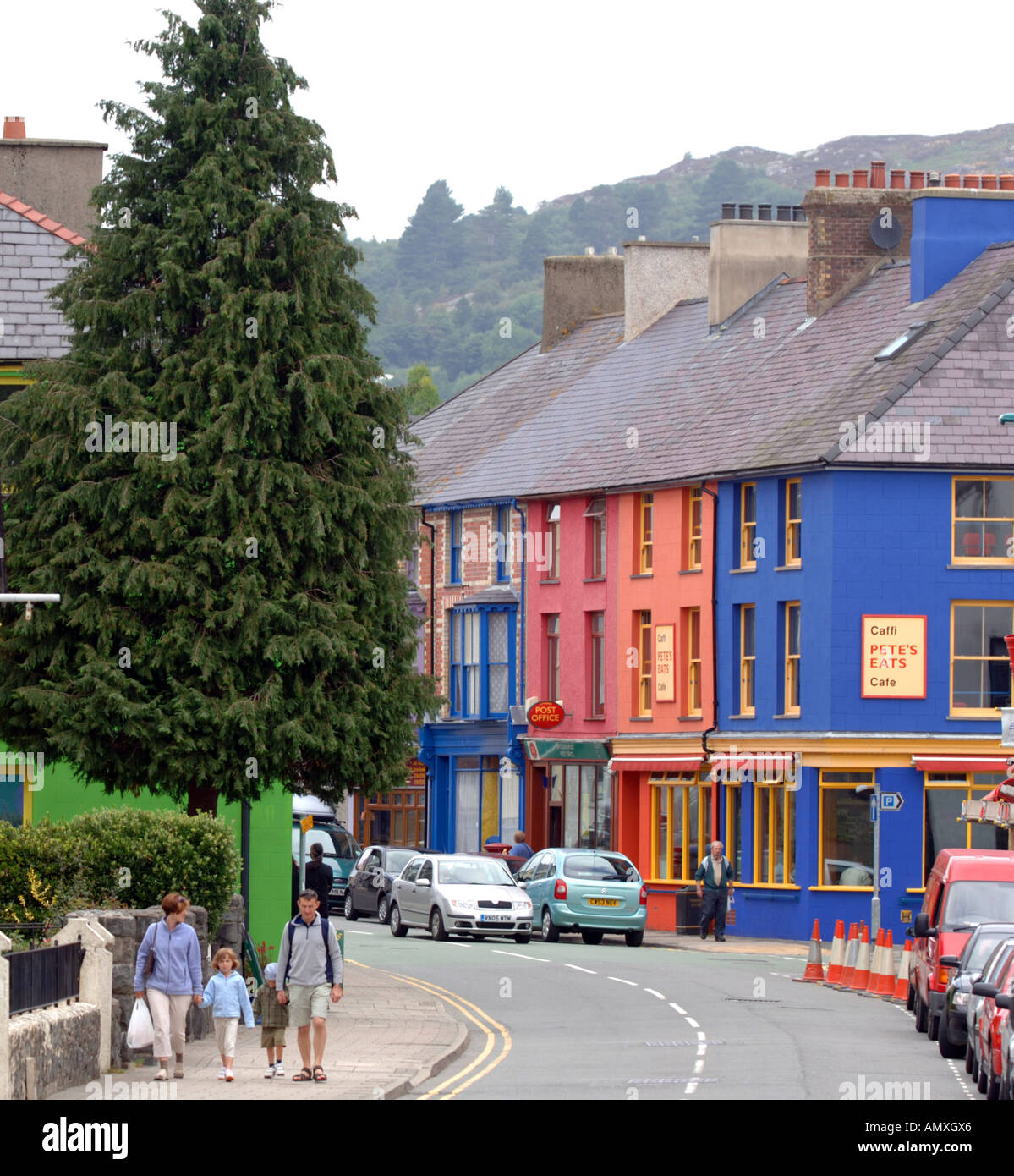 The town of llanberis in snowdonia hi-res stock photography and images ...