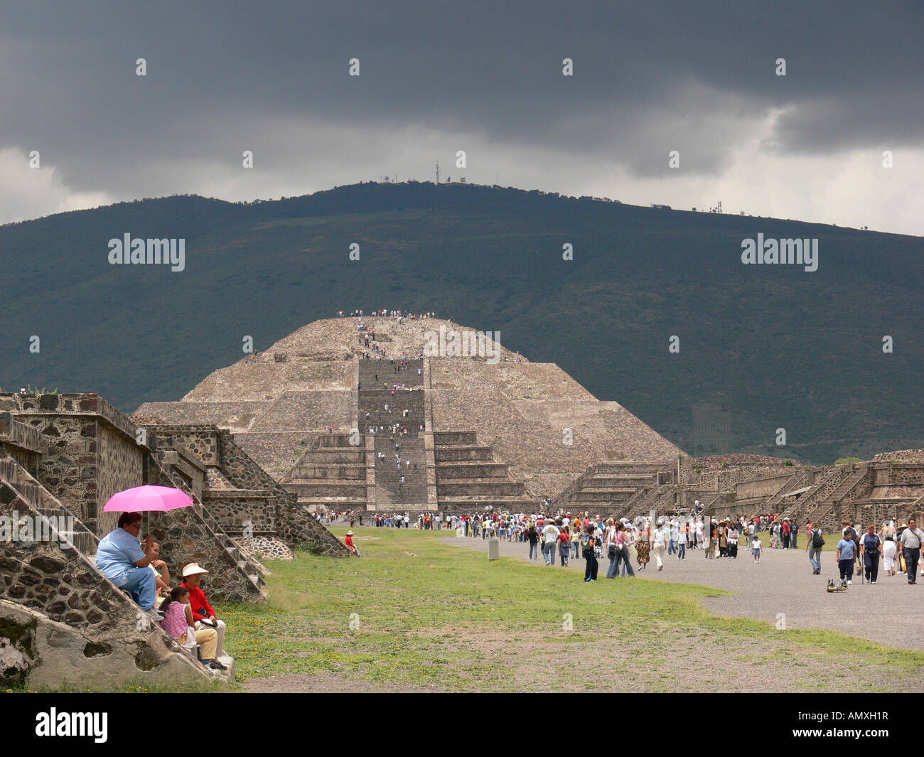 Tourists at pyramid Moon Pyramid Teotihuacan Mexico Stock Photo - Alamy