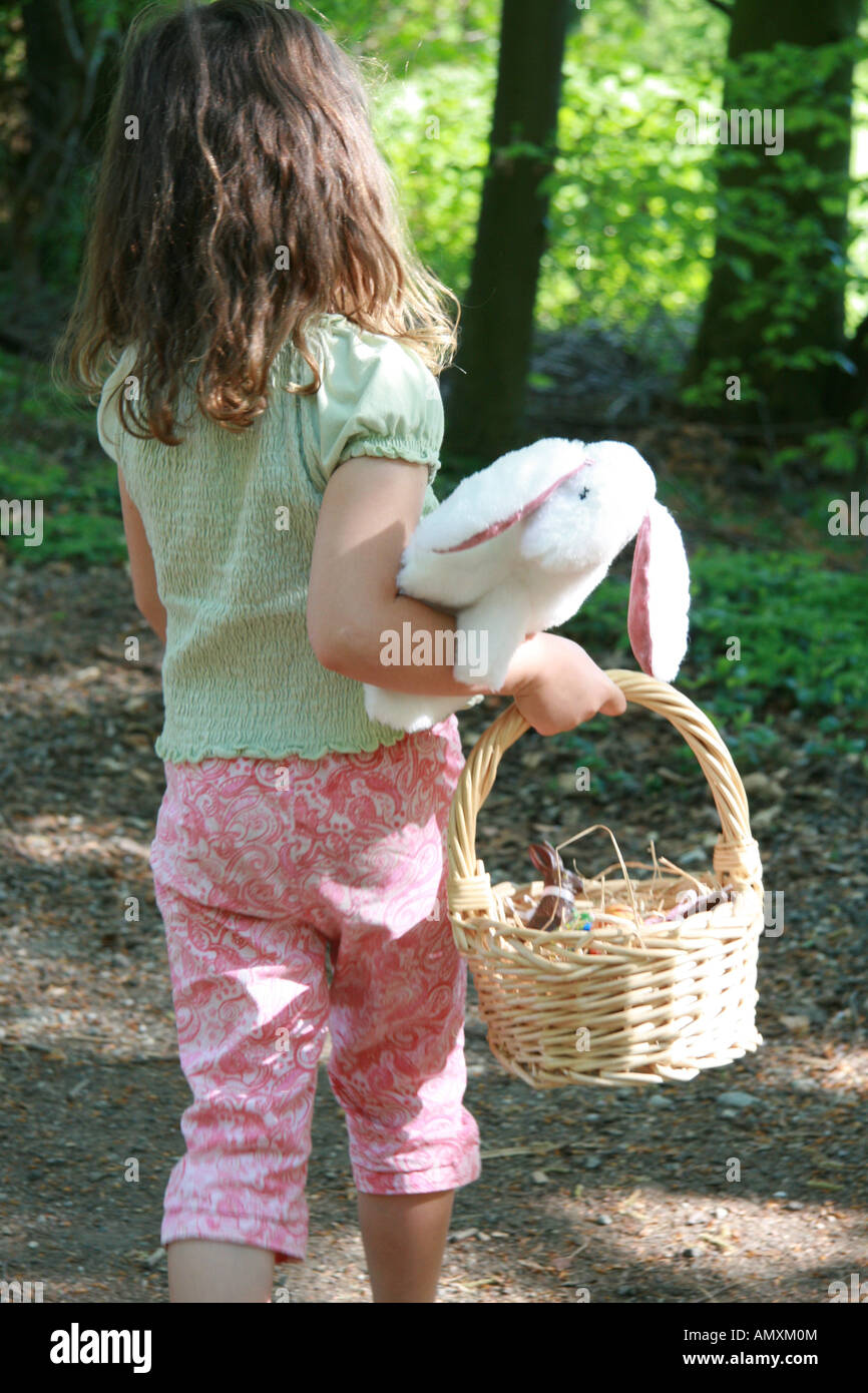 Easter bunny carrying basket hi-res stock photography and images - Alamy
