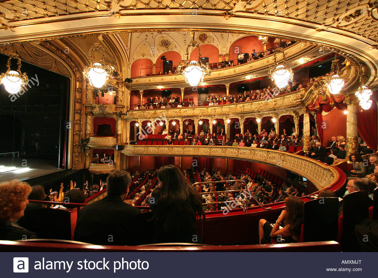 Opera Audience High Resolution Stock Photography and Images - Alamy