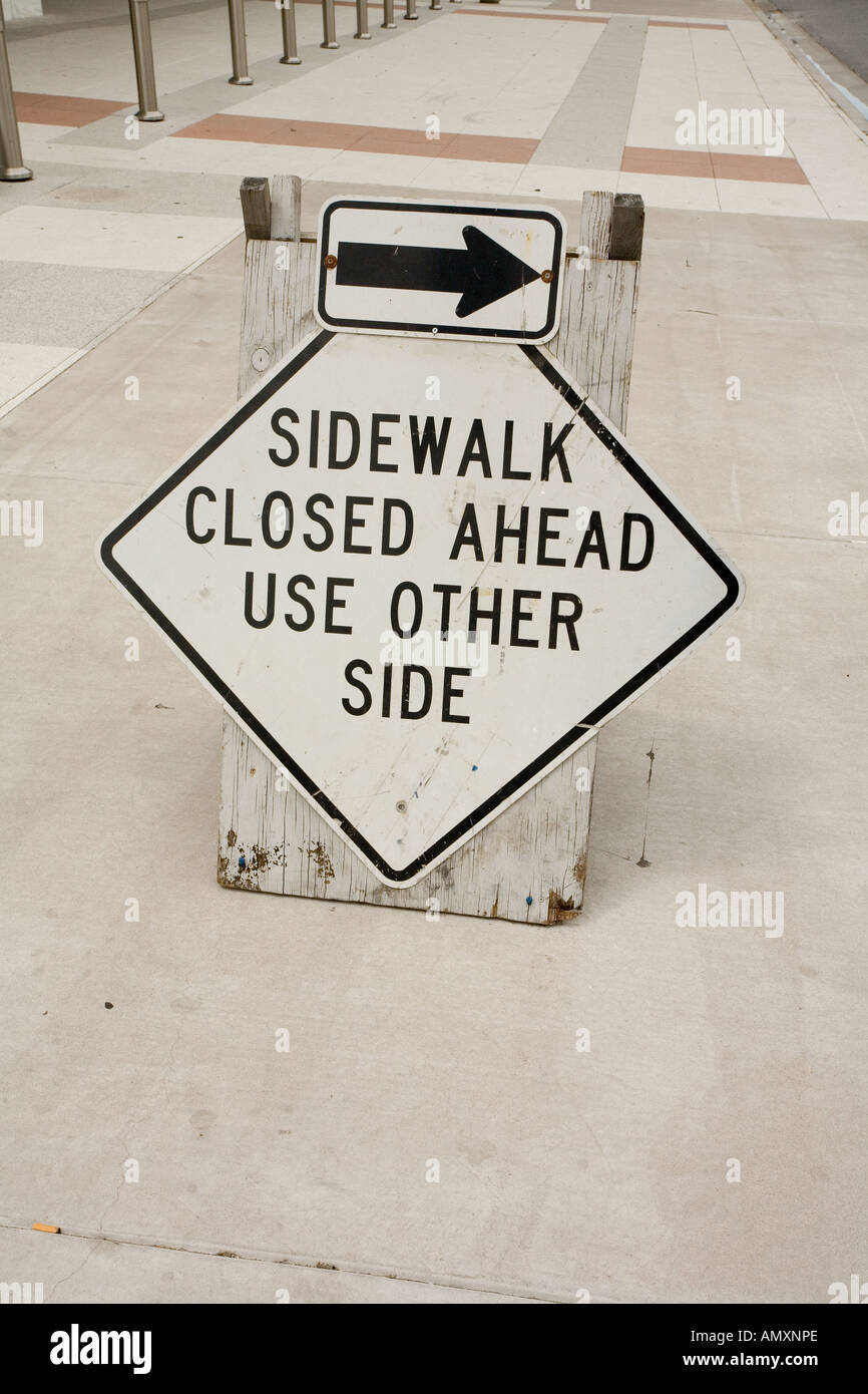 Sidewalk closed sign hi-res stock photography and images - Alamy