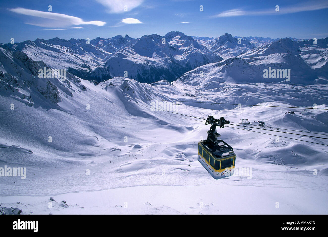Overhead cable car in mountain range, Valluga Bahn, Galzig, Sankt Anton ...