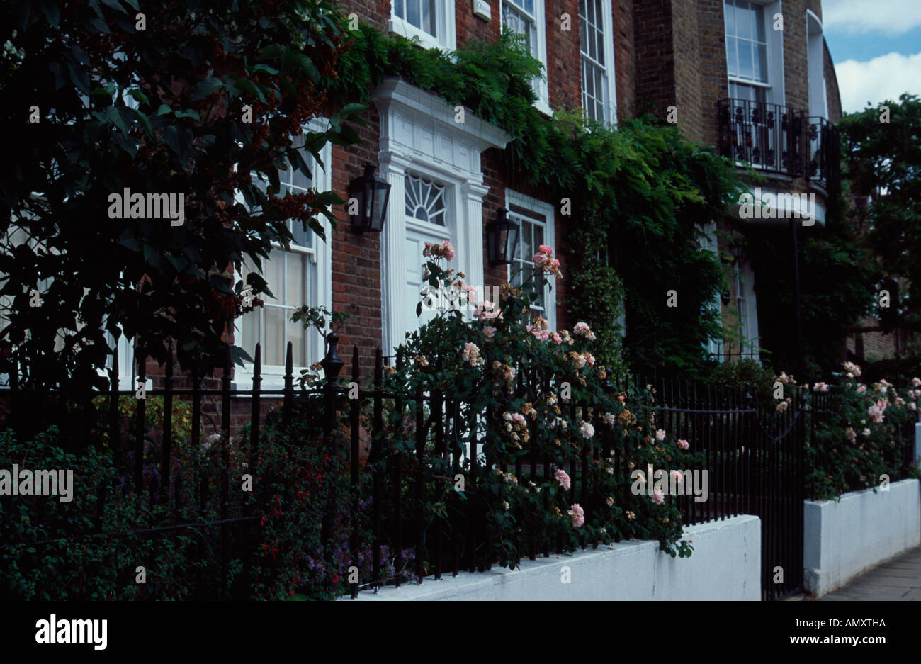 Chiswick riverside houses hi-res stock photography and images - Alamy