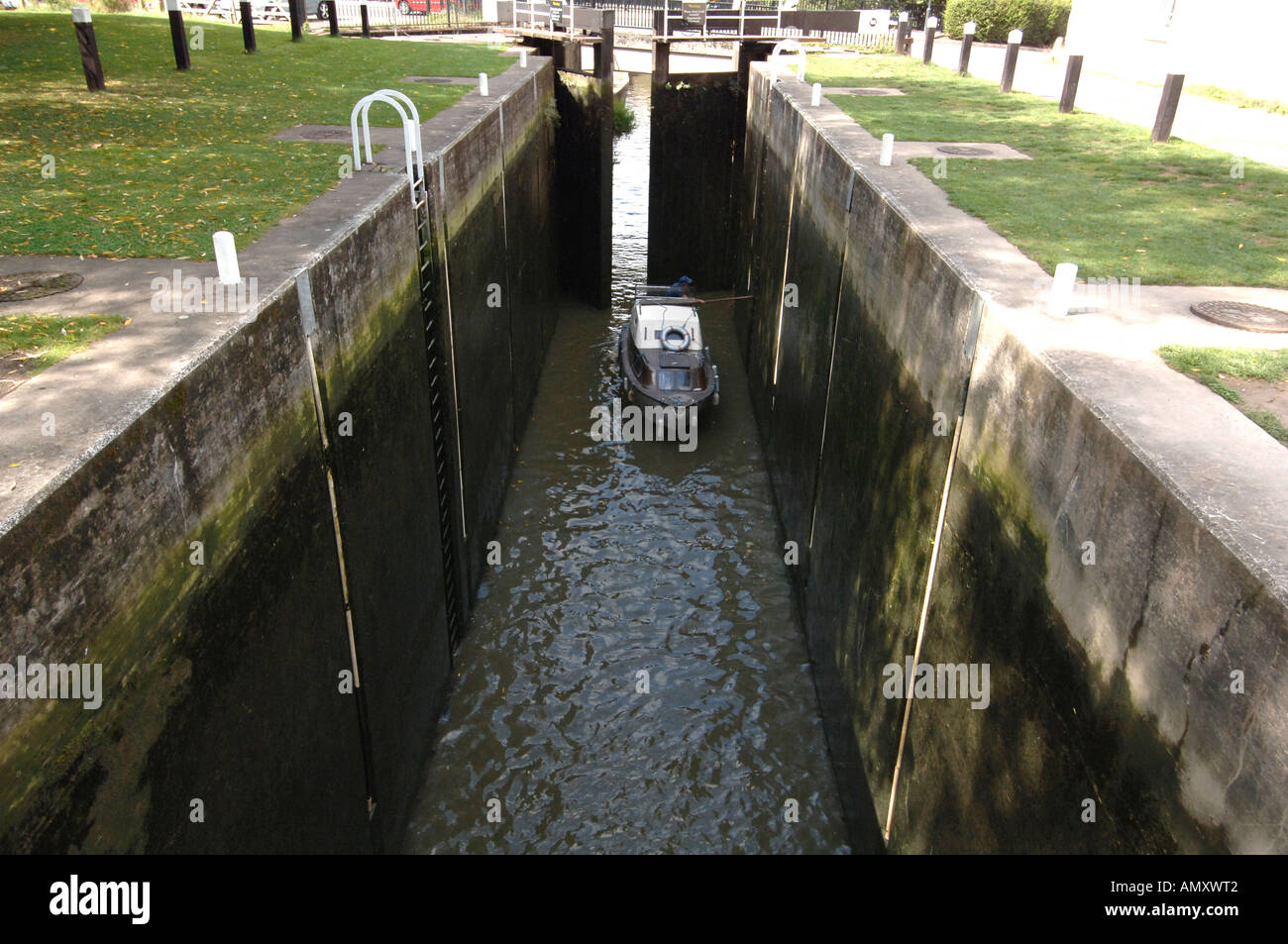 The deepest lock on Uk waterways is at Bath and is a test of nerve to ...
