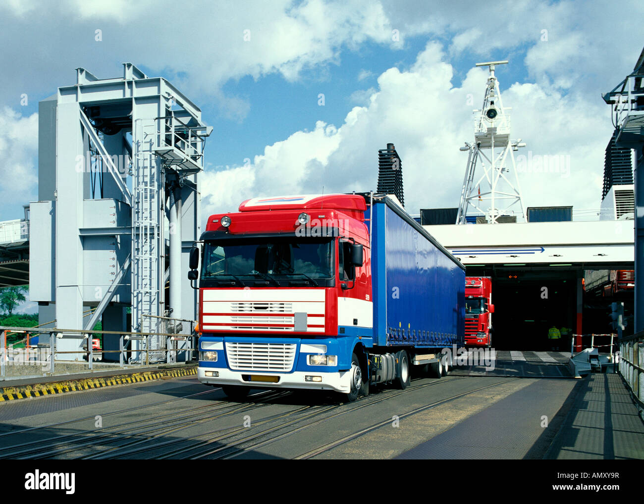 Loading lorry docks hi-res stock photography and images - Alamy