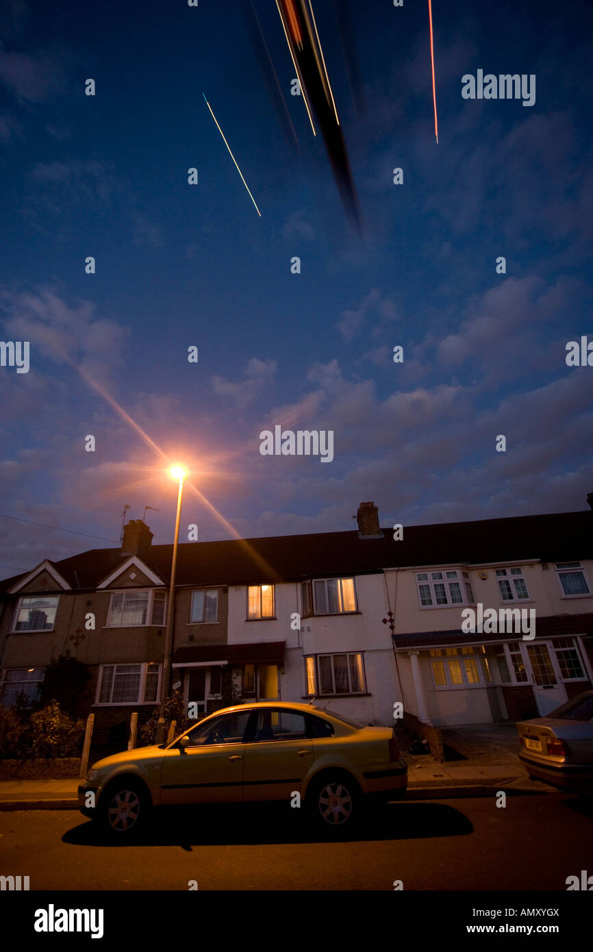 Aircraft over house hi-res stock photography and images - Alamy