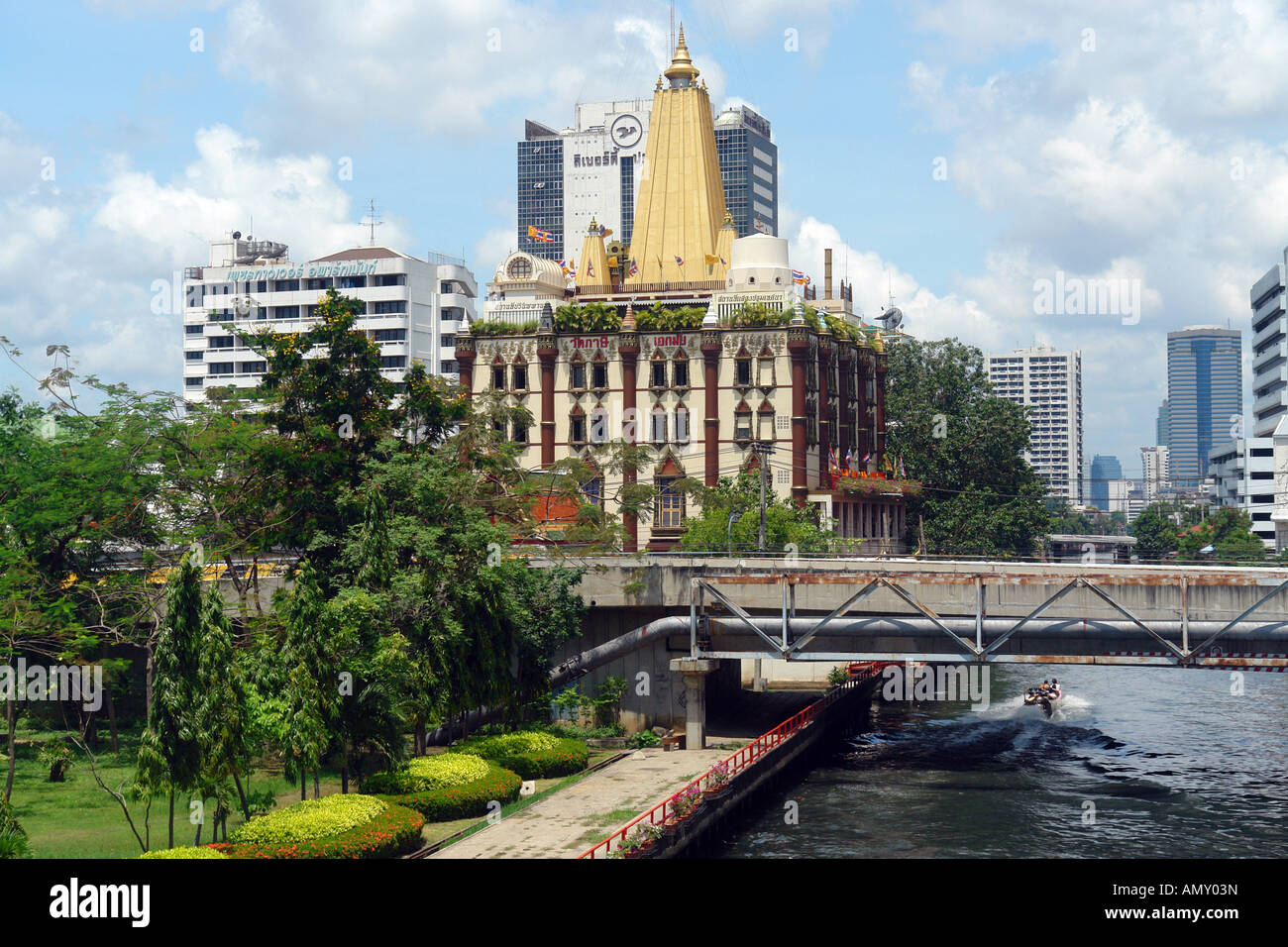 Hindu temple on riverside hi-res stock photography and images - Alamy