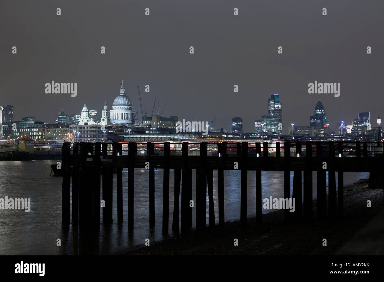 Thames jetty hi-res stock photography and images - Alamy