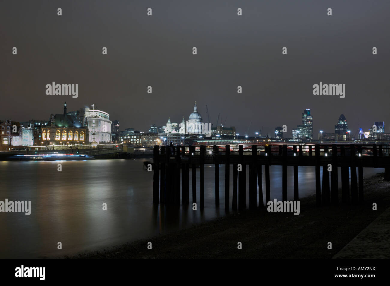 Jetty on thames hi-res stock photography and images - Alamy