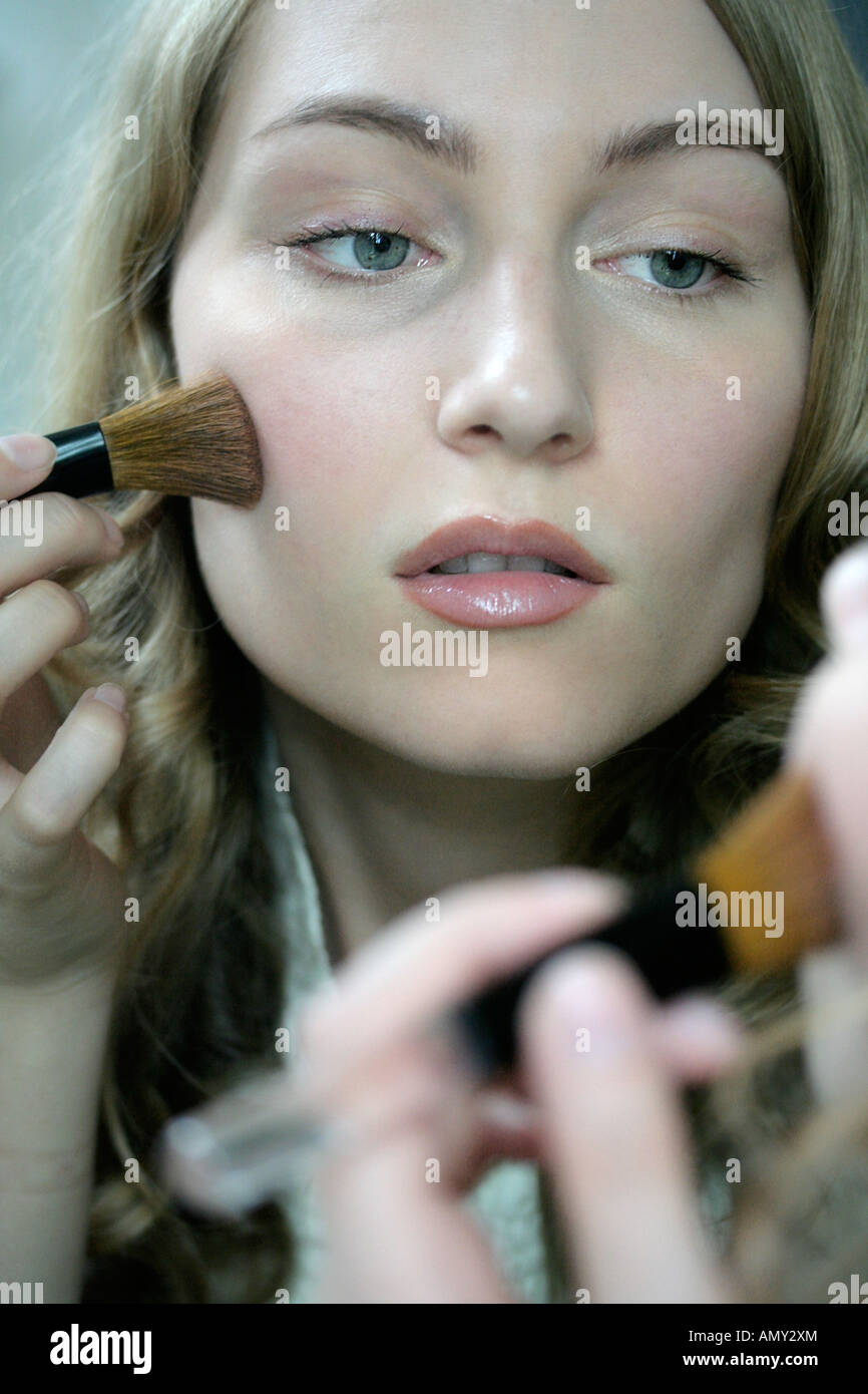 Powdering their nose hi-res stock photography and images - Alamy