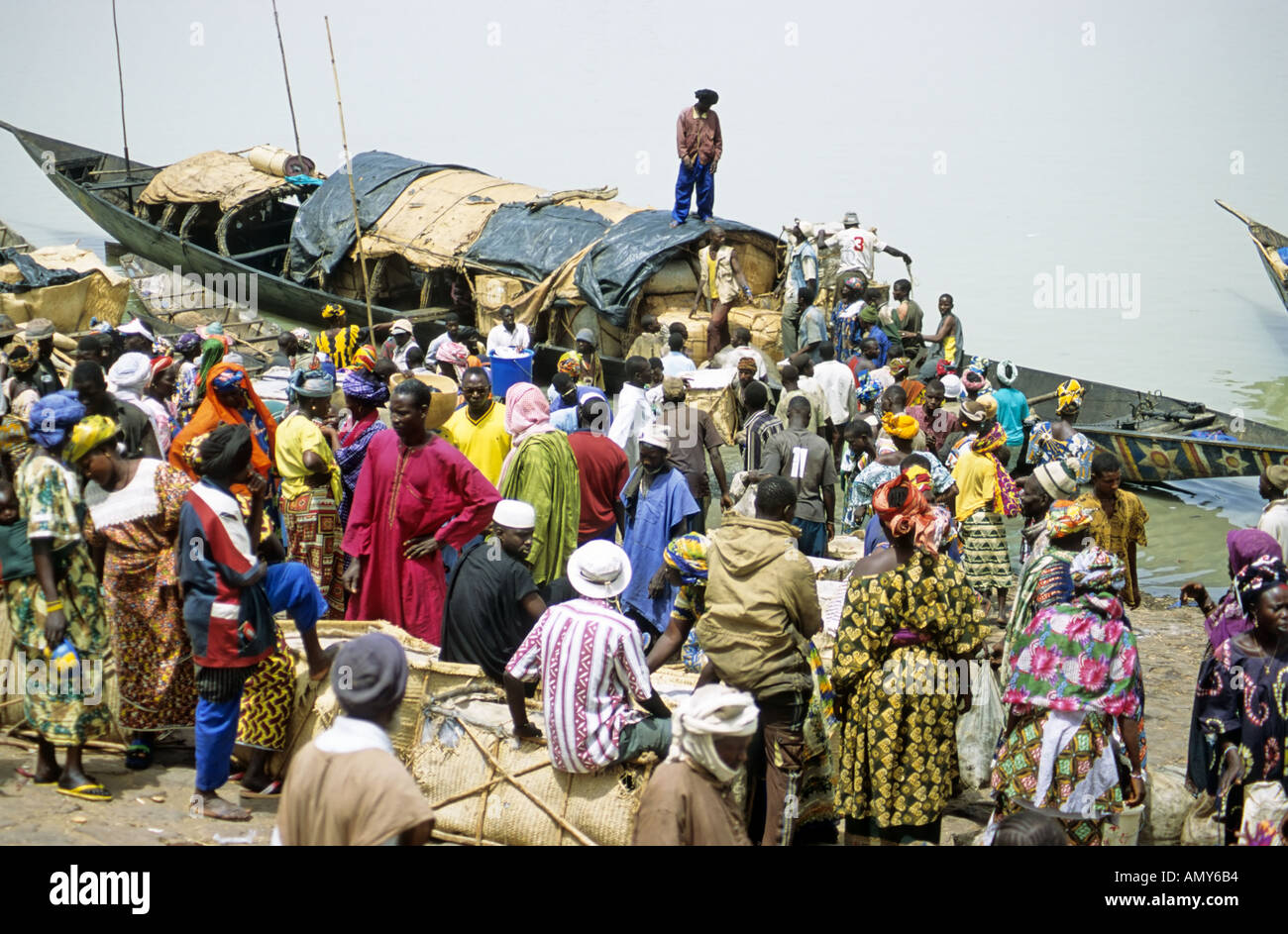Pinasse boat river mali hi-res stock photography and images - Alamy