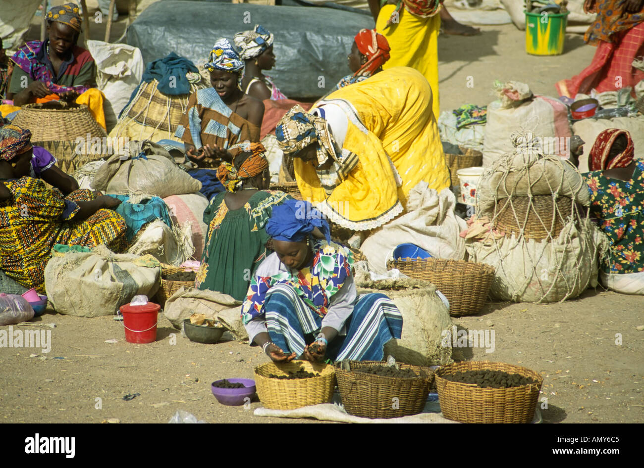 Mali Traditional Clothes High Resolution Stock Photography and Images ...