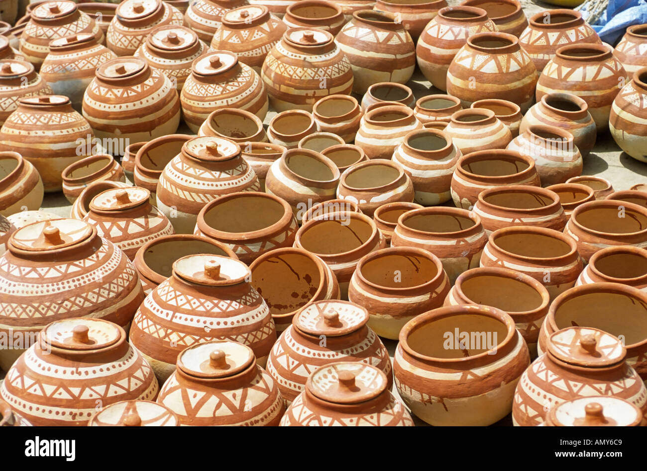 Mali pottery hi-res stock photography and images - Alamy