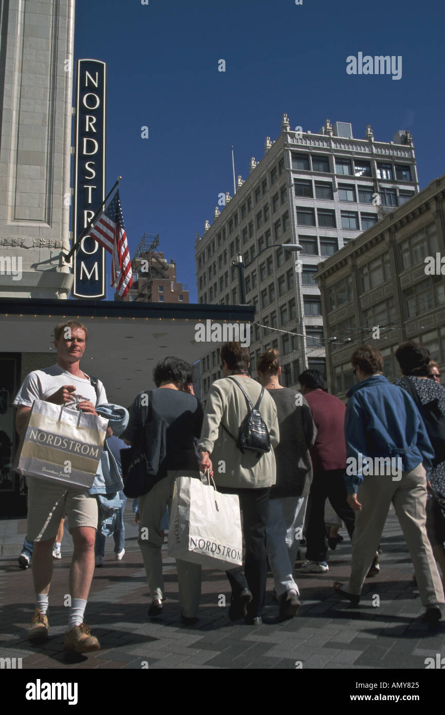 Crowded retail store north america hi-res stock photography and images ...