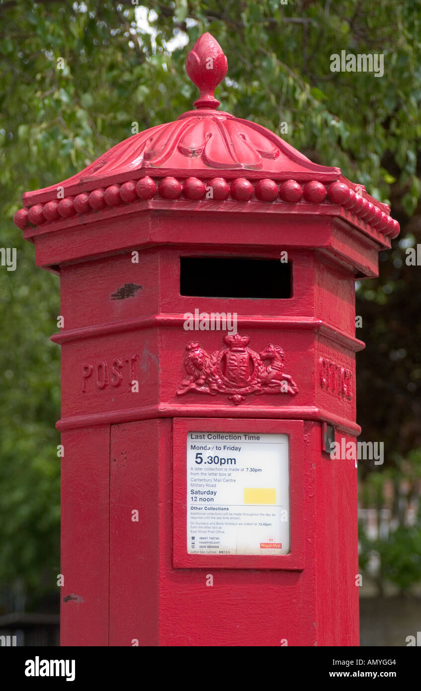Traditional British post box Stock Photo - Alamy Traditional British post box Stock Photo - Alamy