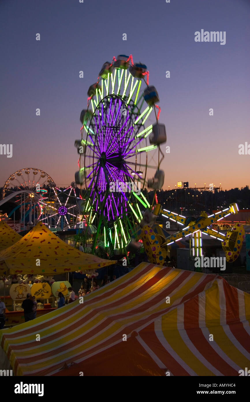 Midway fair games ferris wheel hi-res stock photography and images - Alamy