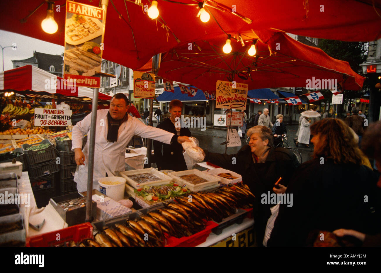 STREET MARKET TRADER Stock Photo - Alamy