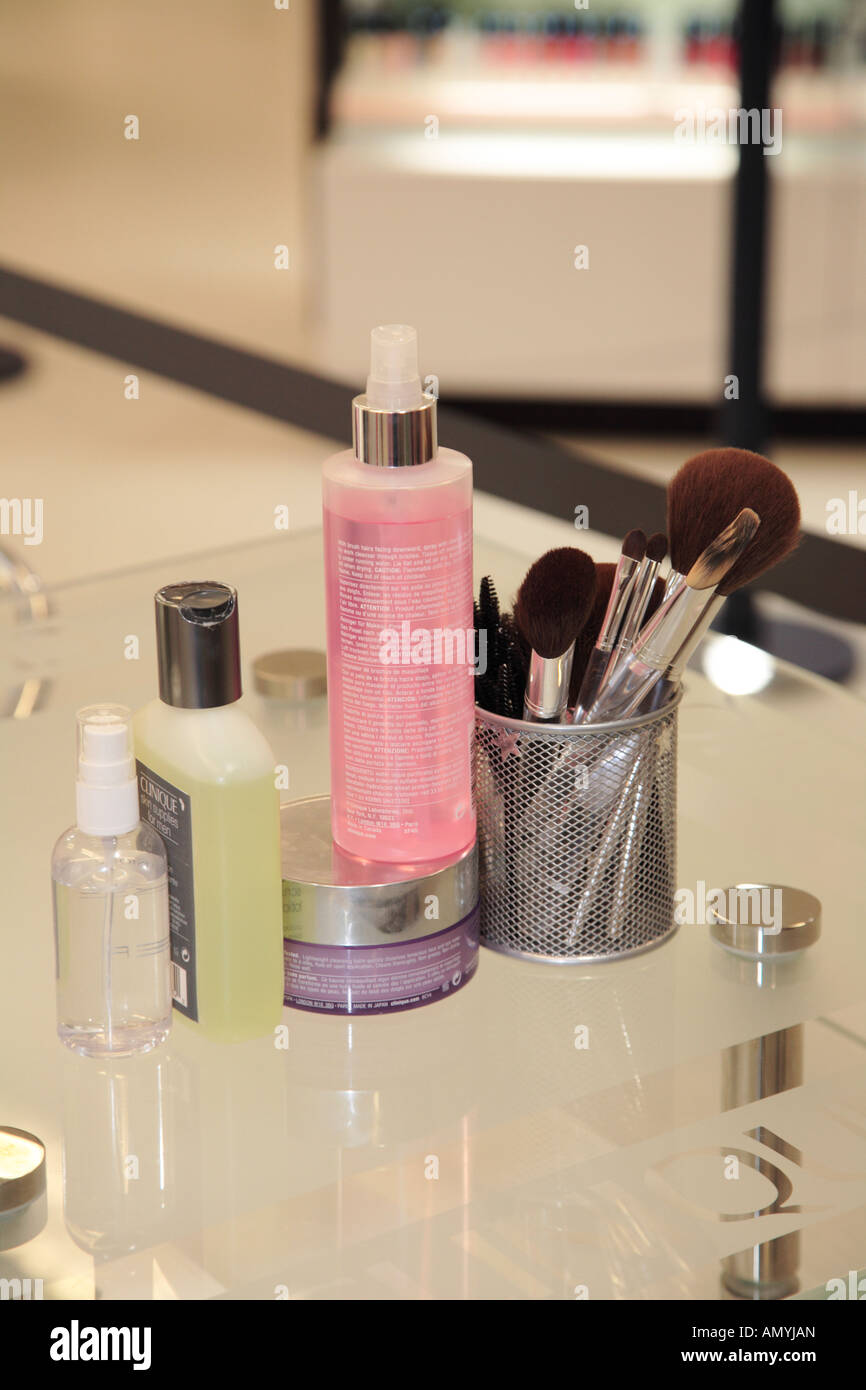 Clinique counter hi-res stock photography and images - Alamy