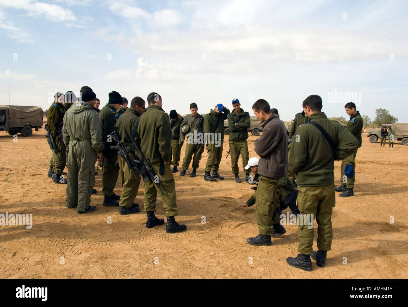 Israeli Soldiers Stand for Morning Briefing Stock Photo - Alamy Israeli Soldiers Stand for Morning Briefing Stock Photo - Alamy