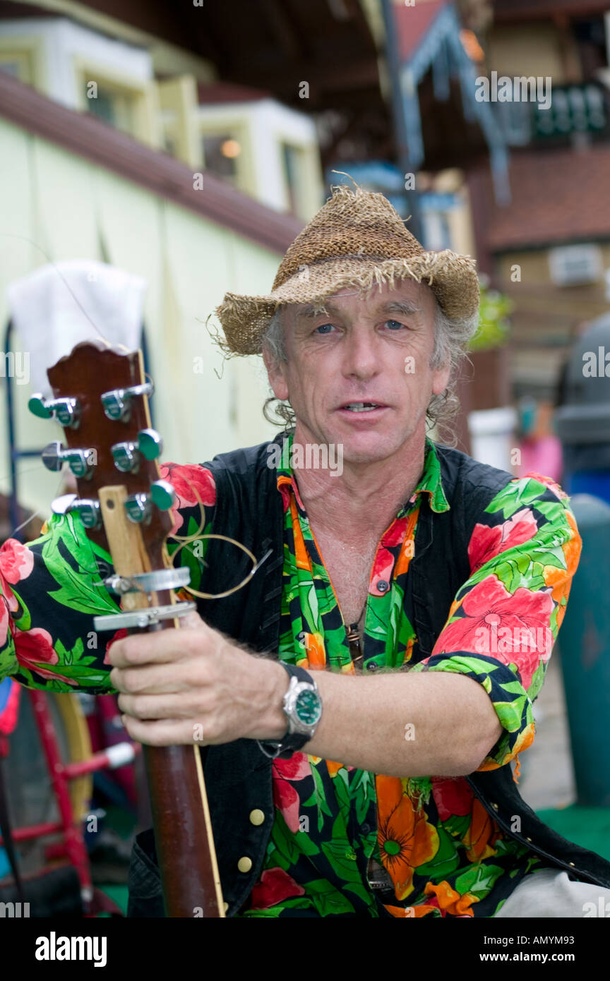 street performer roving musician Stock Photo - Alamy