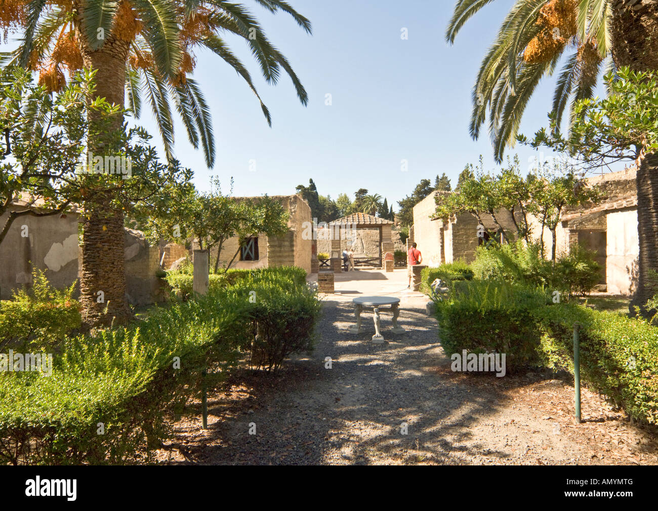 Garden of Casa dei Cervi, a Roman villa at Herculaneum Stock Photo - Alamy