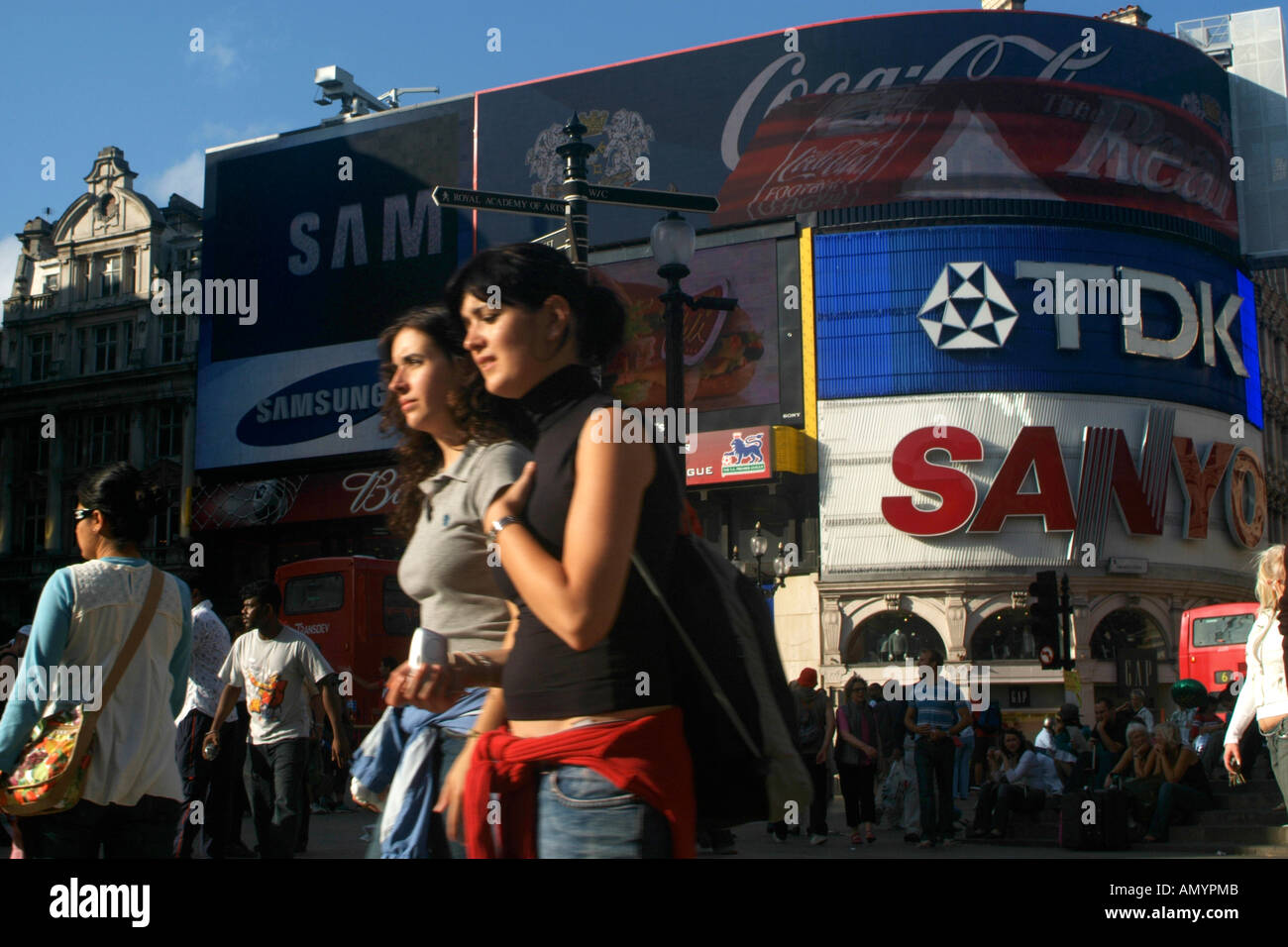 Famous signage at piccadilly circus hi-res stock photography and images ...