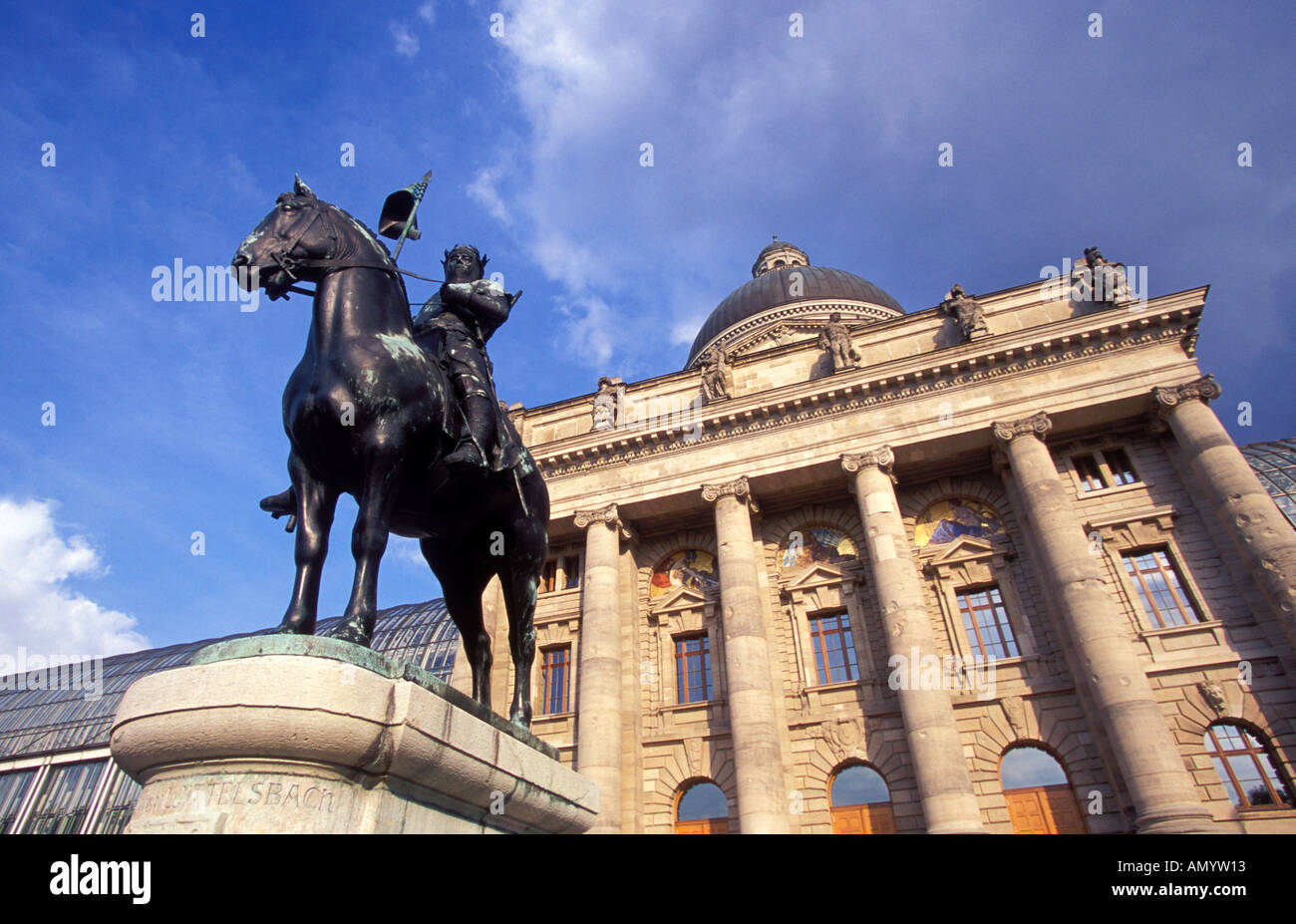 New chancellery building hi-res stock photography and images - Alamy