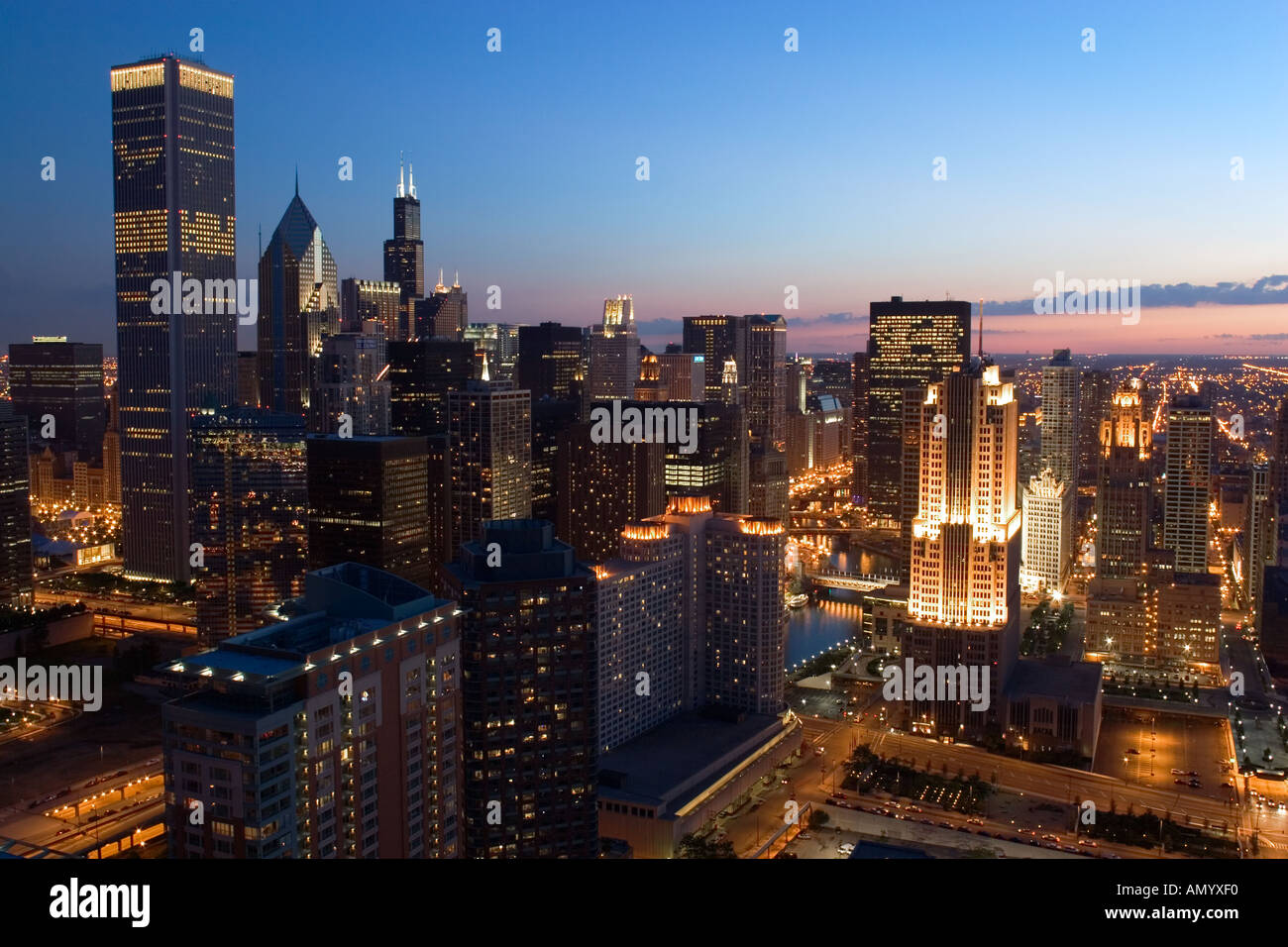 Chicago illinois night overview usa hi-res stock photography and images ...