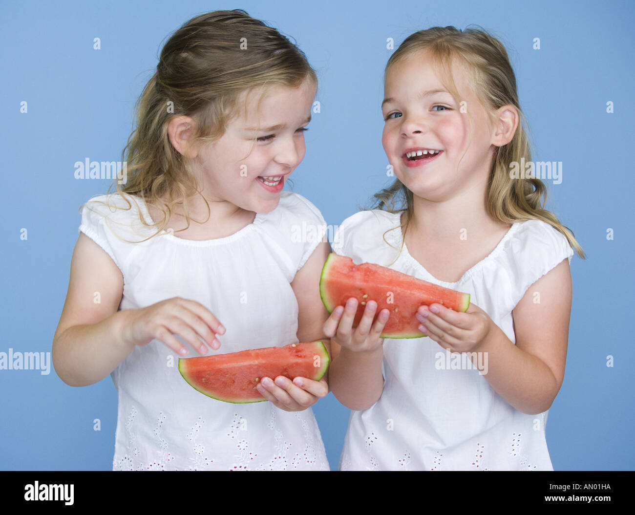 Girls with watermelon slices hi-res stock photography and images - Alamy