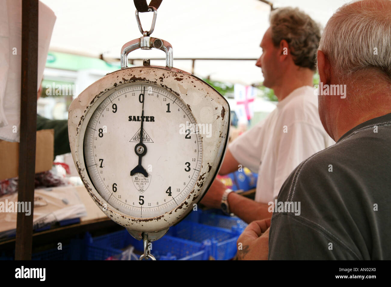 scales used on a market stall Stock Photo - Alamy