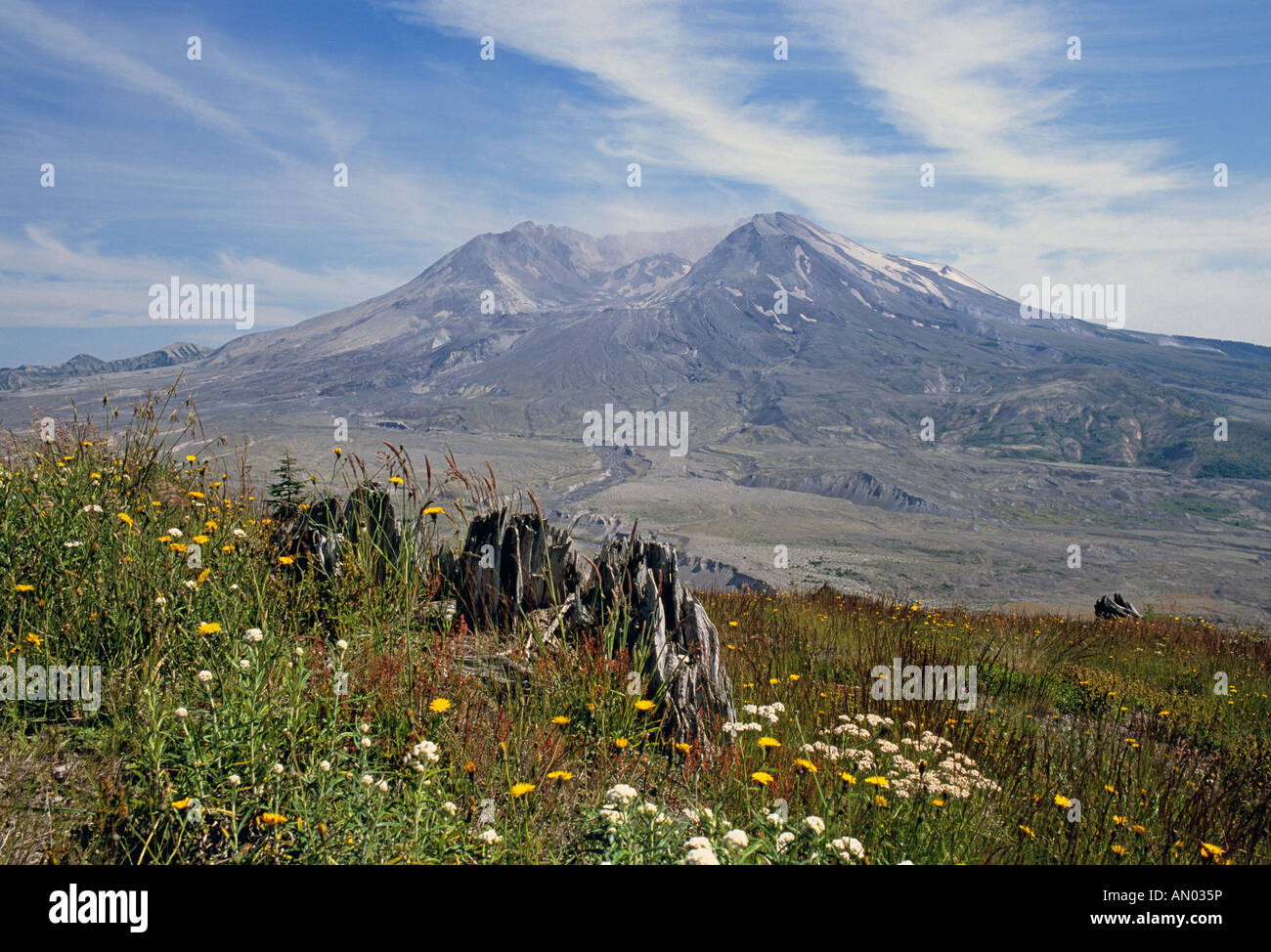Washington volcano eruption hi-res stock photography and images - Alamy