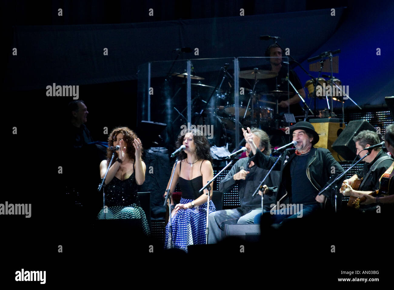 Spanish singers hi-res stock photography and images - Alamy