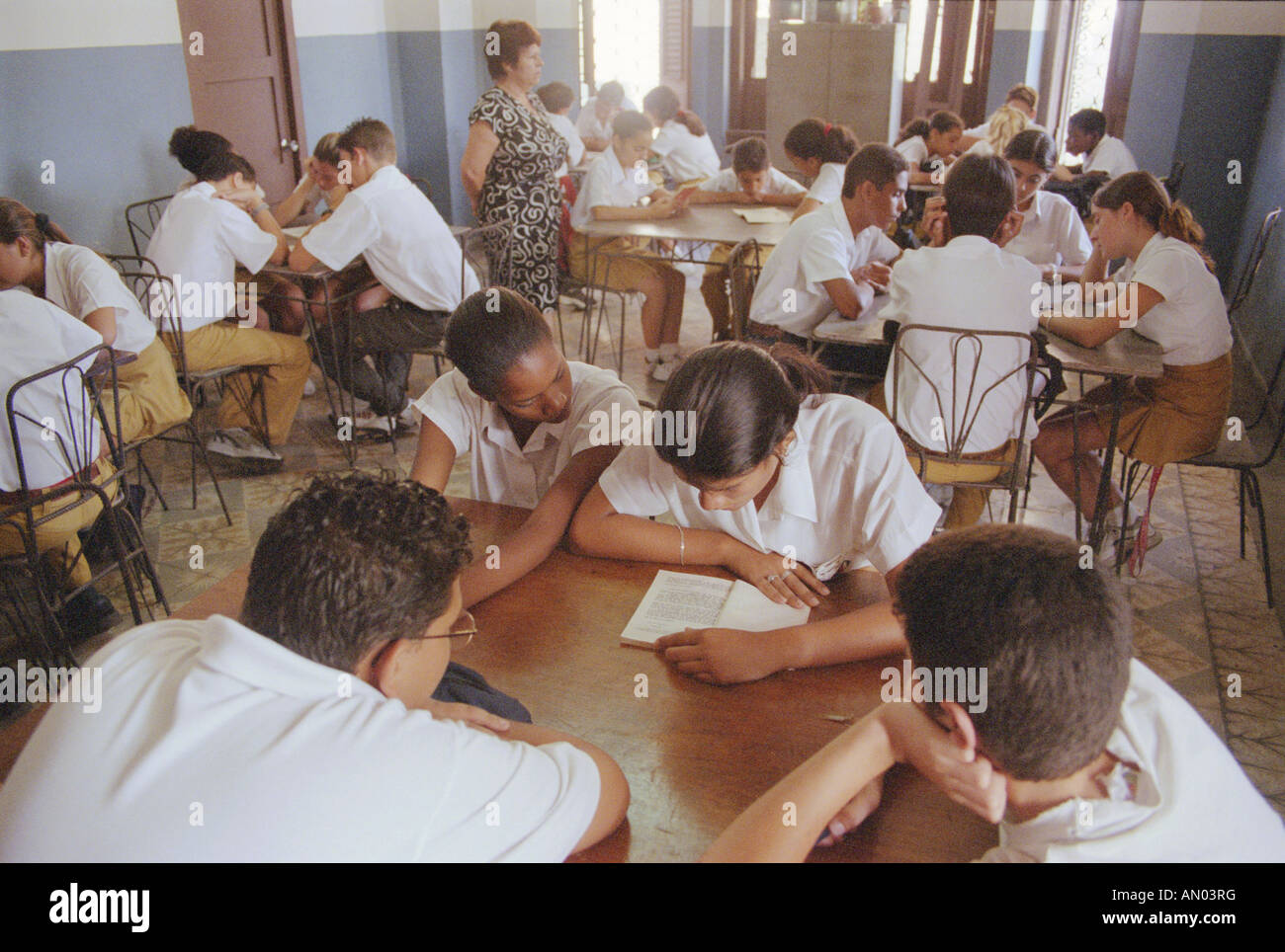 Cuba students classroom hi-res stock photography and images - Alamy