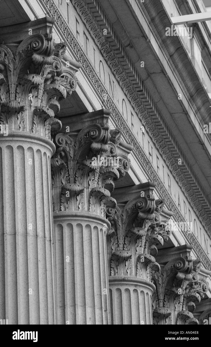 Historic building grand columns Black and White Stock Photos & Images ...