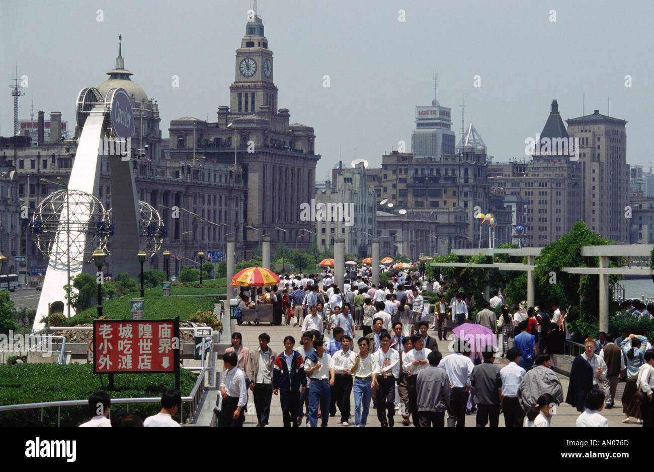 Shanghai crowds walk hi-res stock photography and images - Alamy