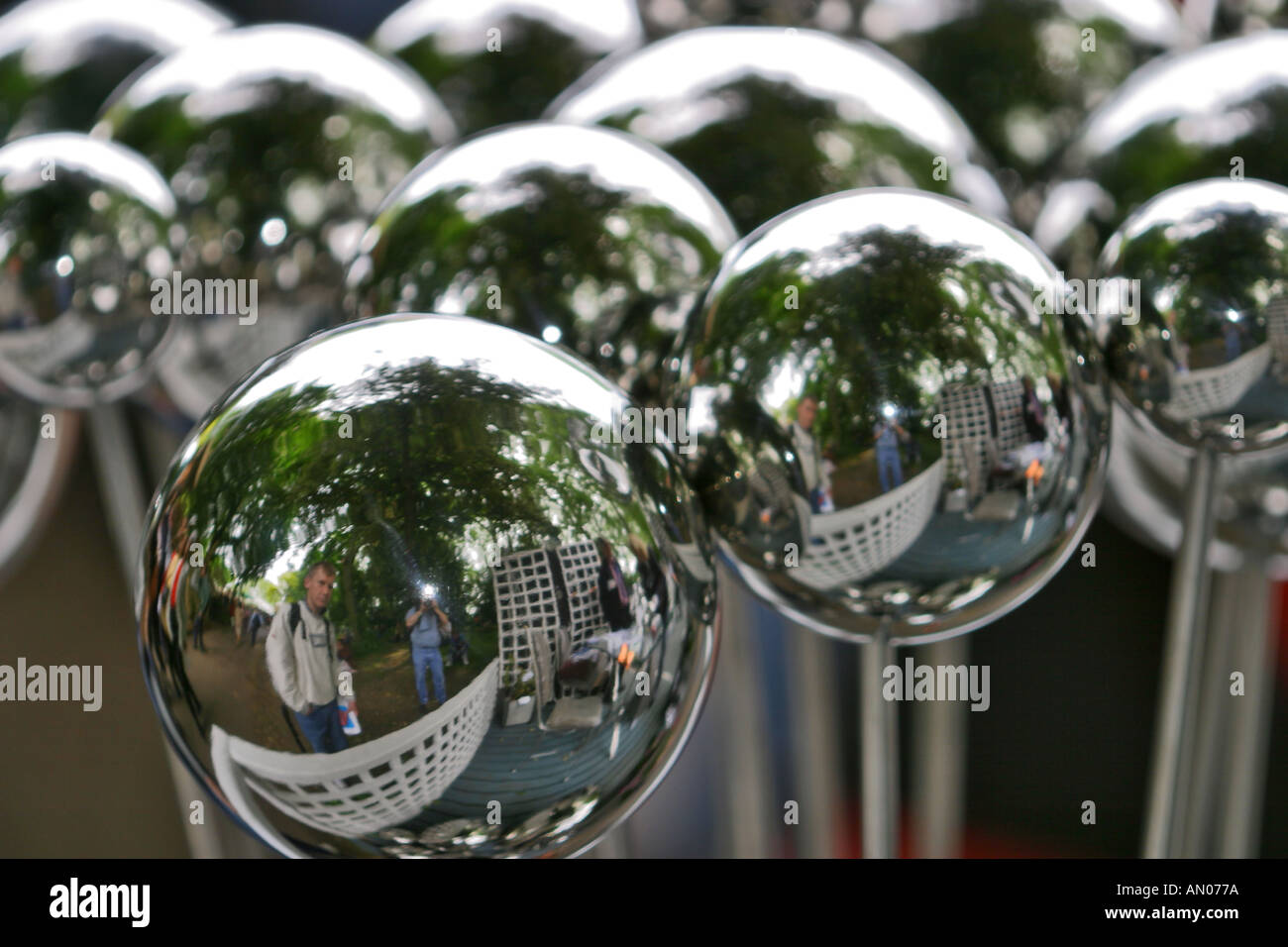 Reflectice Chrome Ballon like Balls Stock Photo - Alamy