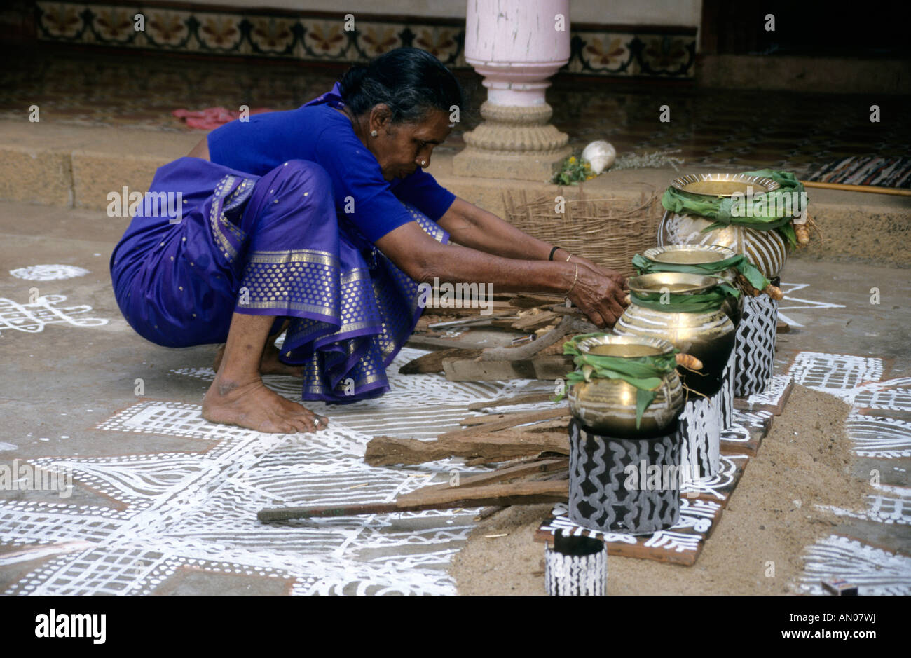 Pongal boiling rice ceremony hi-res stock photography and images - Alamy