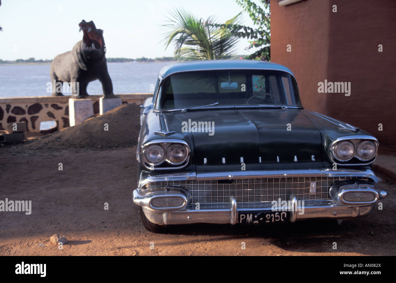 Mali River Niger Car on Promenade Mopti Stock Photo - Alamy