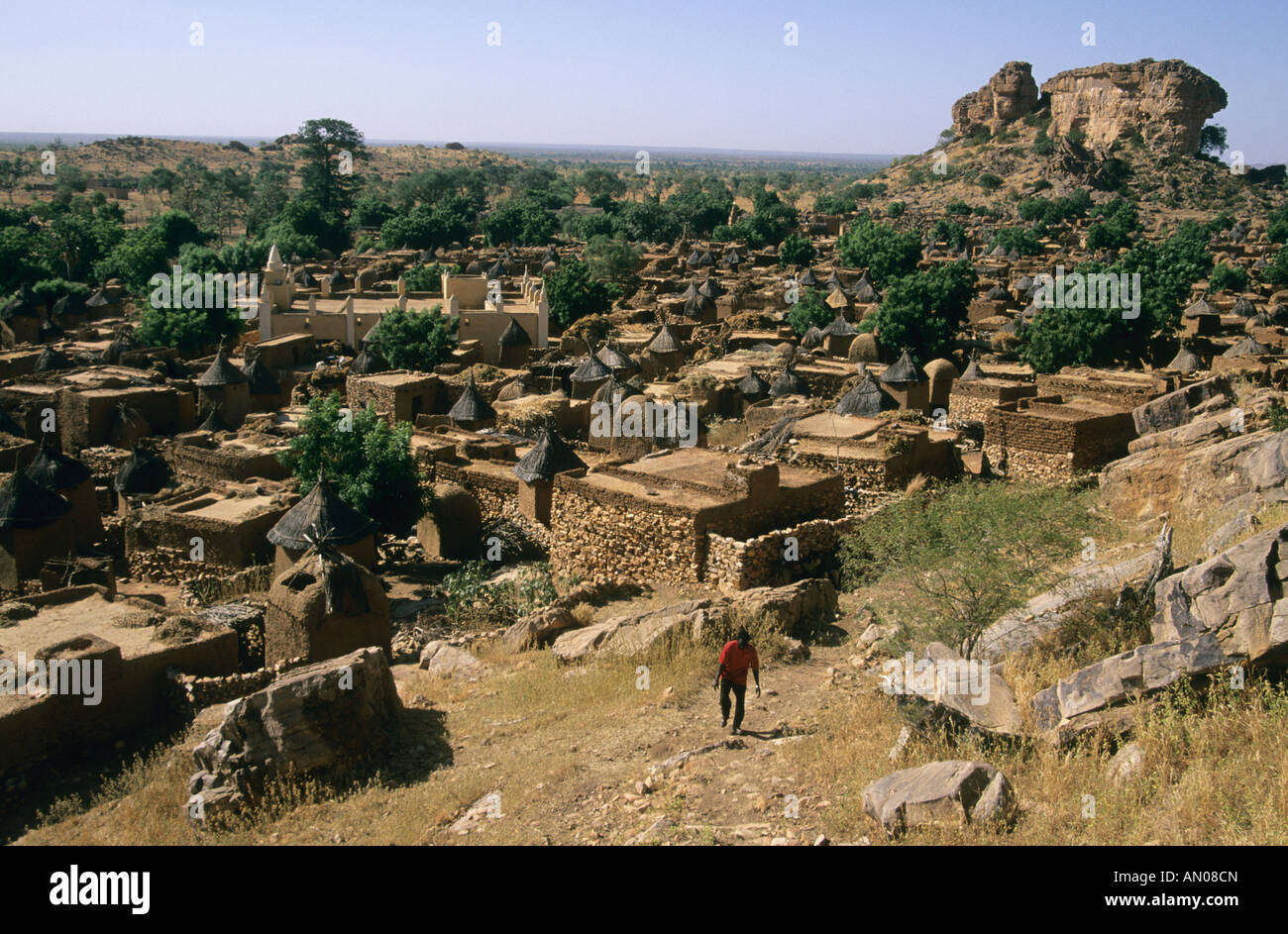 Mali Dogan Country Bandiagara Escarpment rock tombs Stock Photo - Alamy