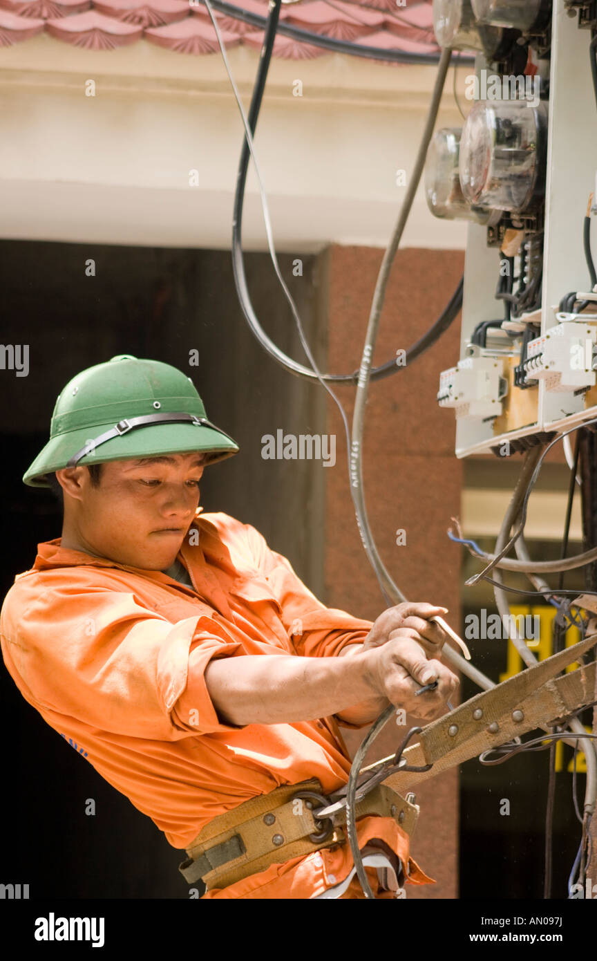 Utility Pole Worker High Resolution Stock Photography and Images - Alamy