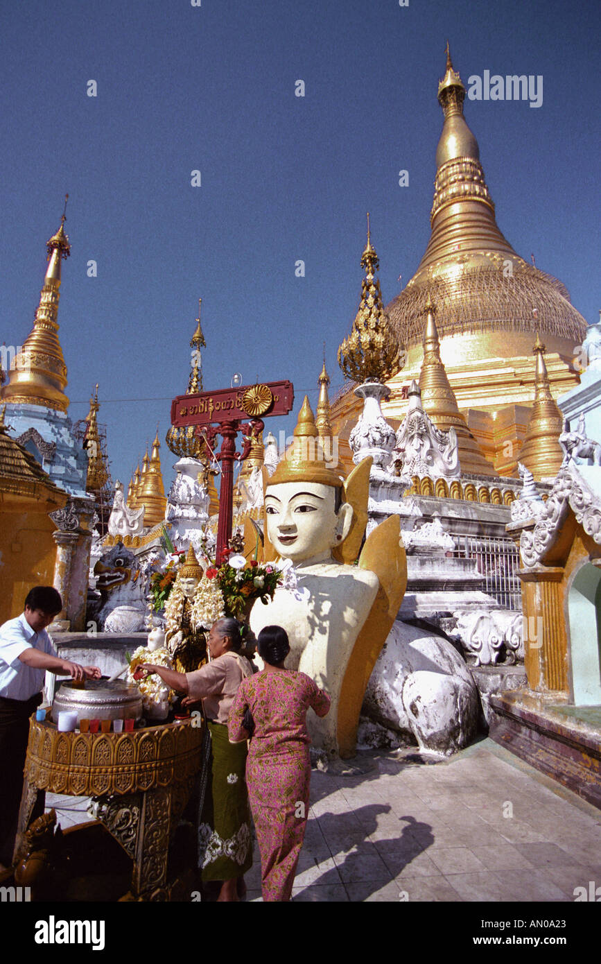 Burma Rangoon people worship at the Schwedegon pagoda in the centre of ...