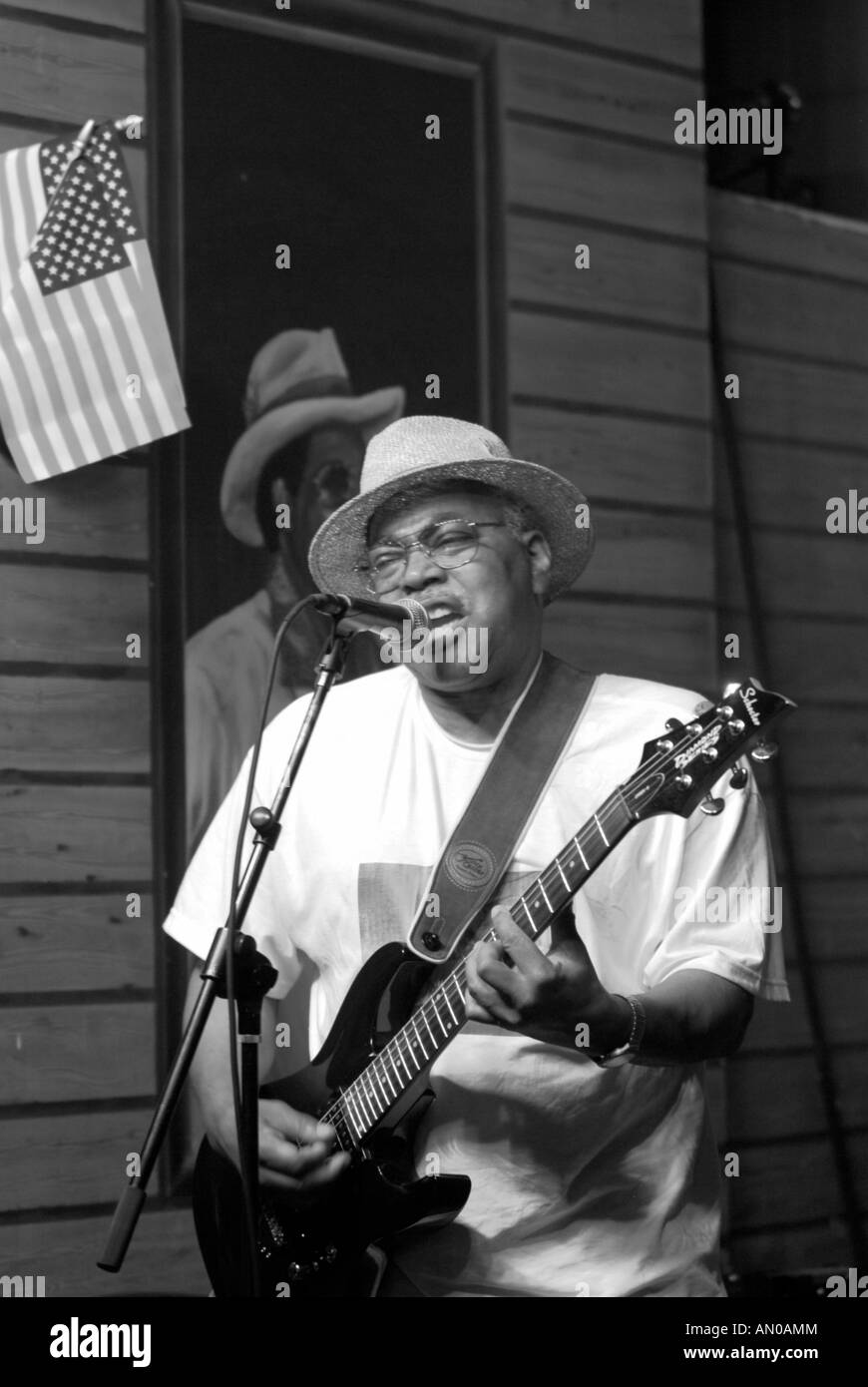 USA, Illinois, Chicago, Jimmy Burns, blues guitarist, playing at ...