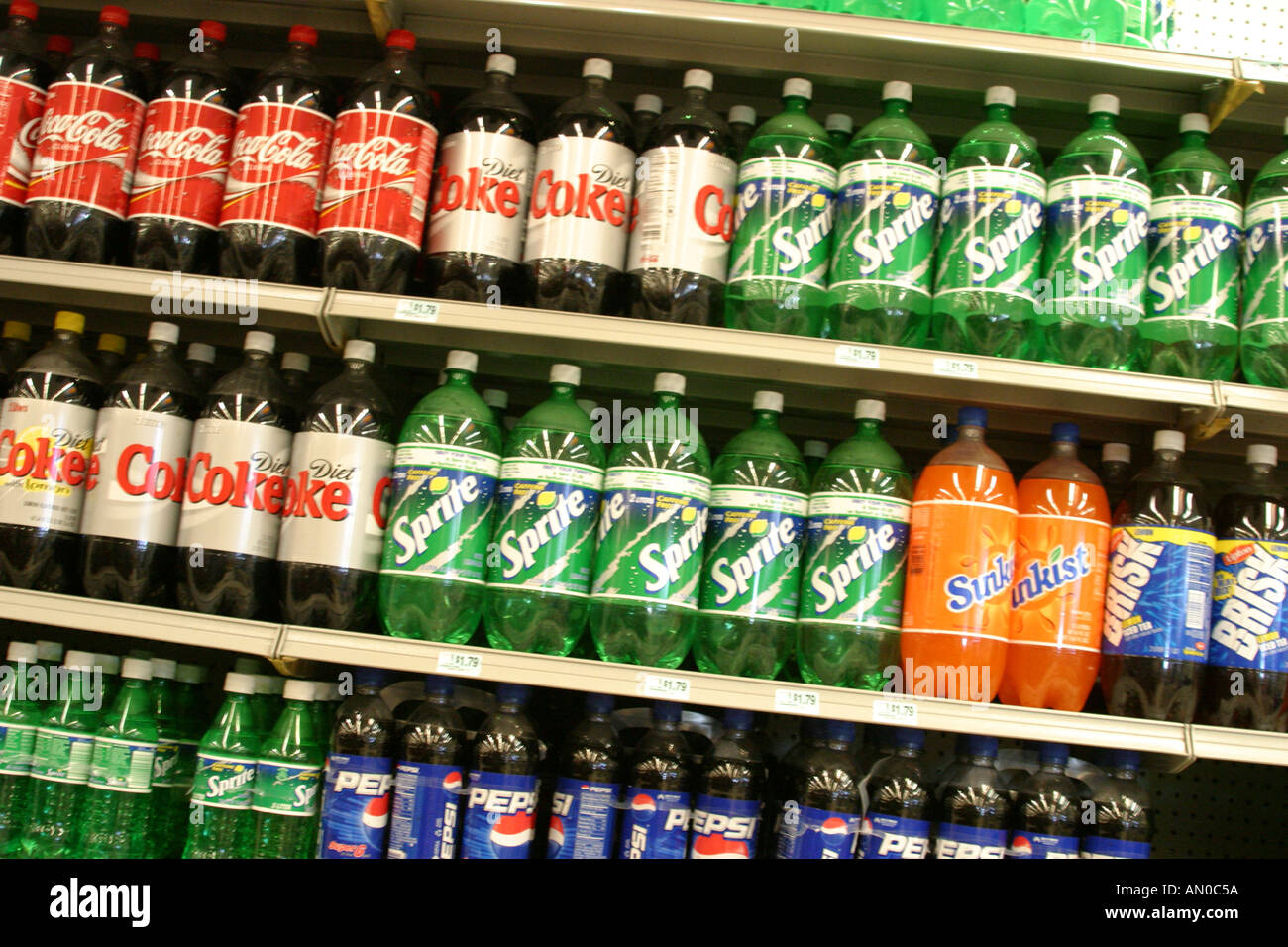 2 liter bottles of competing sodas soft drinks colas hi-res stock ...