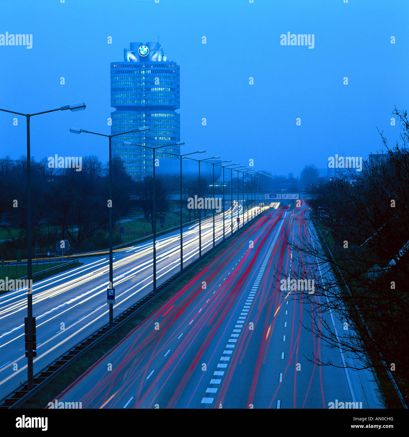 Motorway night breakdown hi-res stock photography and images - Alamy