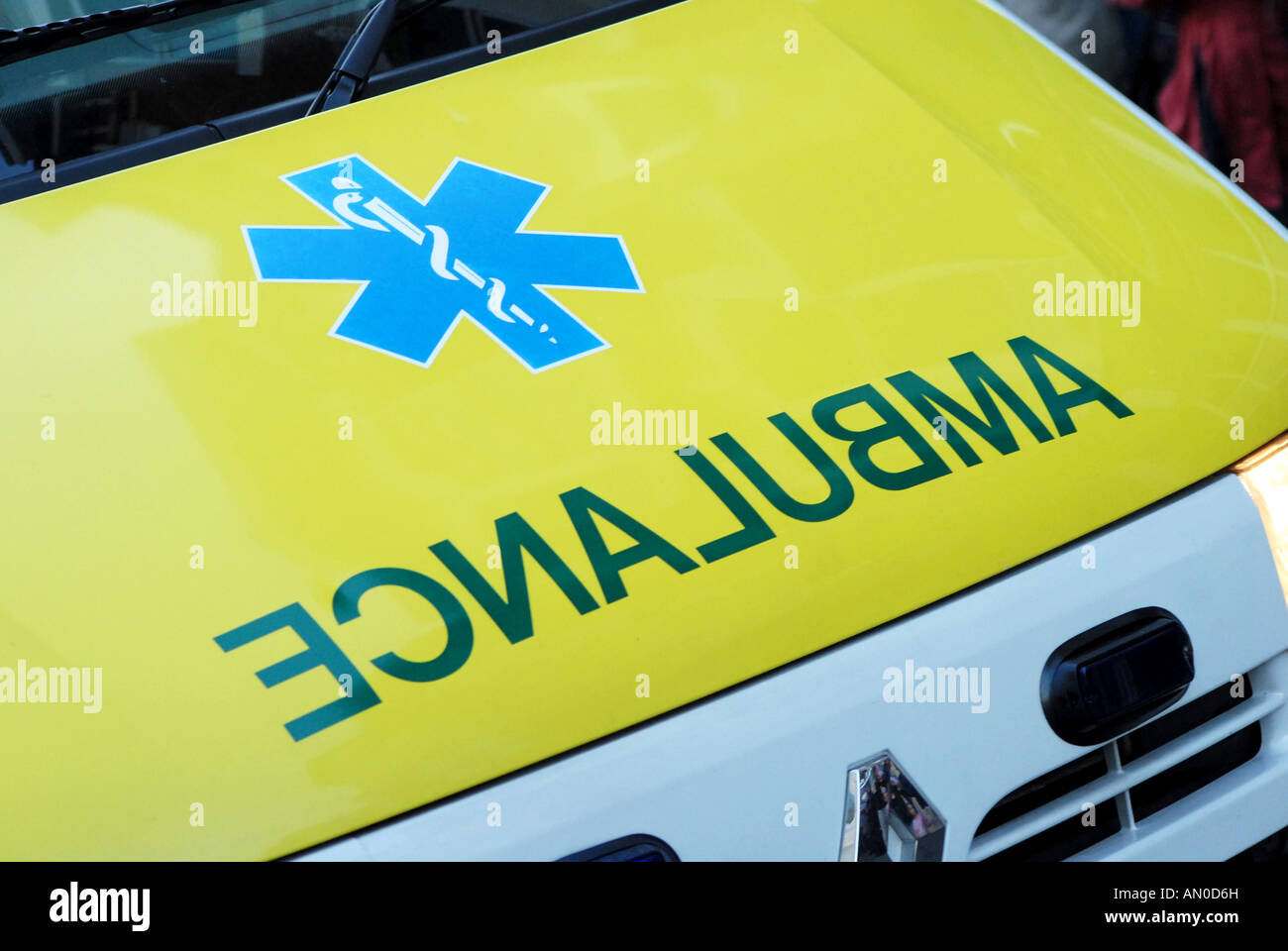 Ambulance logo hi-res stock photography and images - Alamy