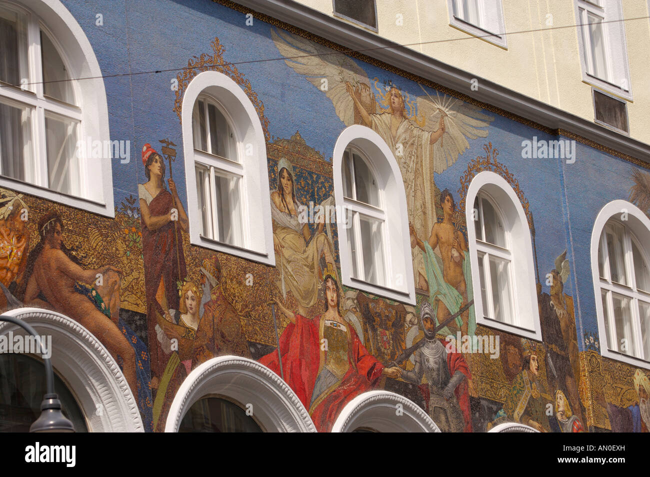 For painting the building hi-res stock photography and images - Alamy